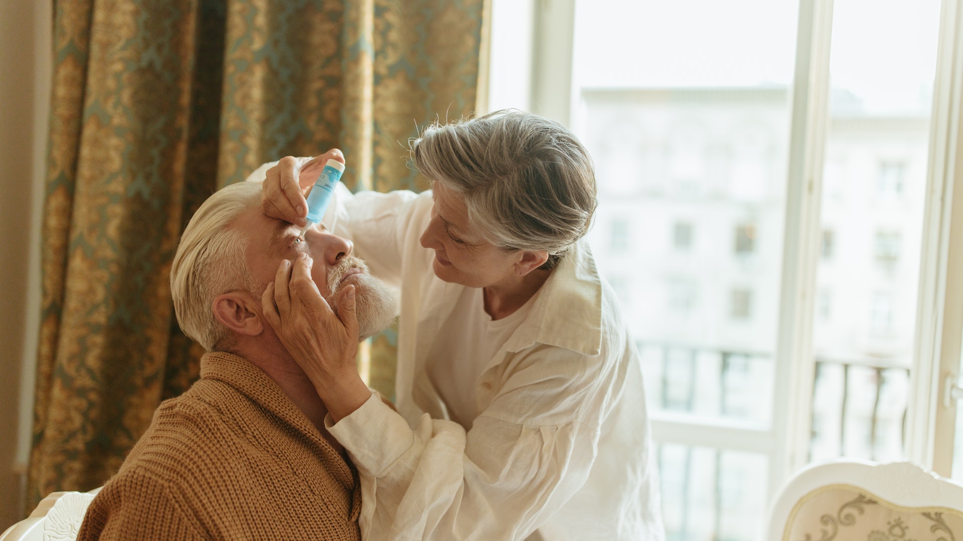 Colírio: entenda sua importância, indicação de uso e como ele age ...